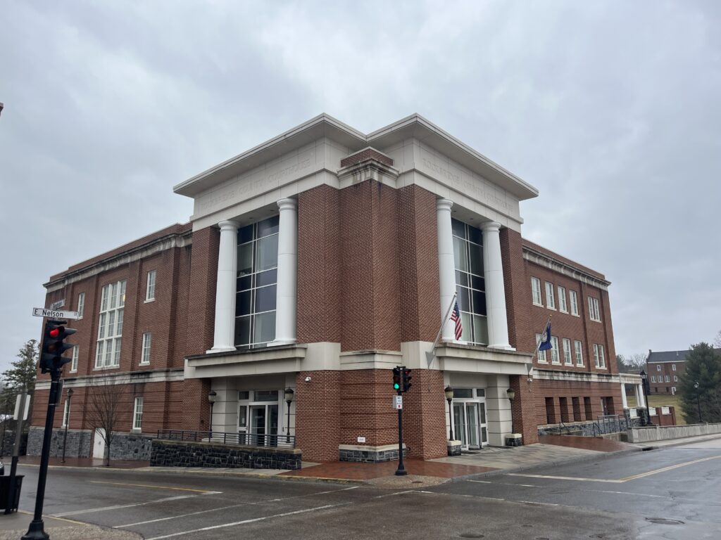 Elephant trainer defends former Natural Bridge Zoo owners, says animals ...